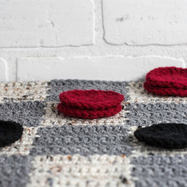 Portable Crochet Checkerboard Pattern: An Easy Giant Game - Winding ...