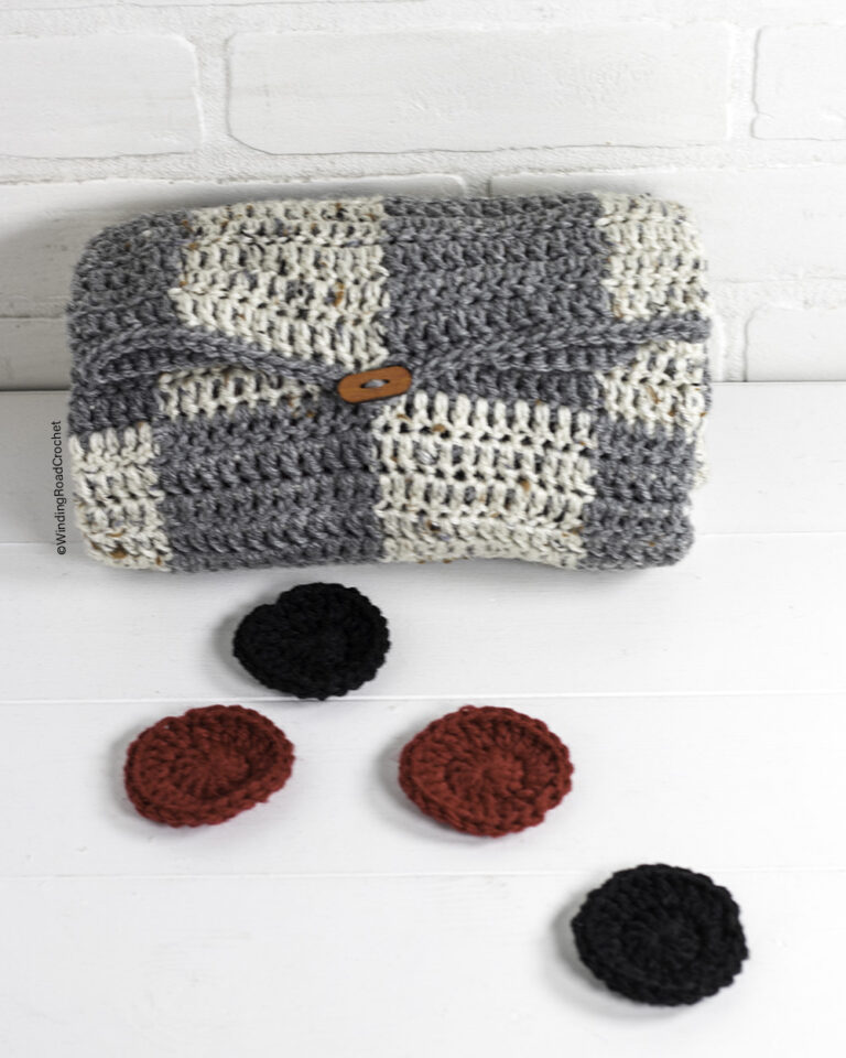Portable Crochet Checkerboard Pattern: An Easy Giant Game - Winding ...