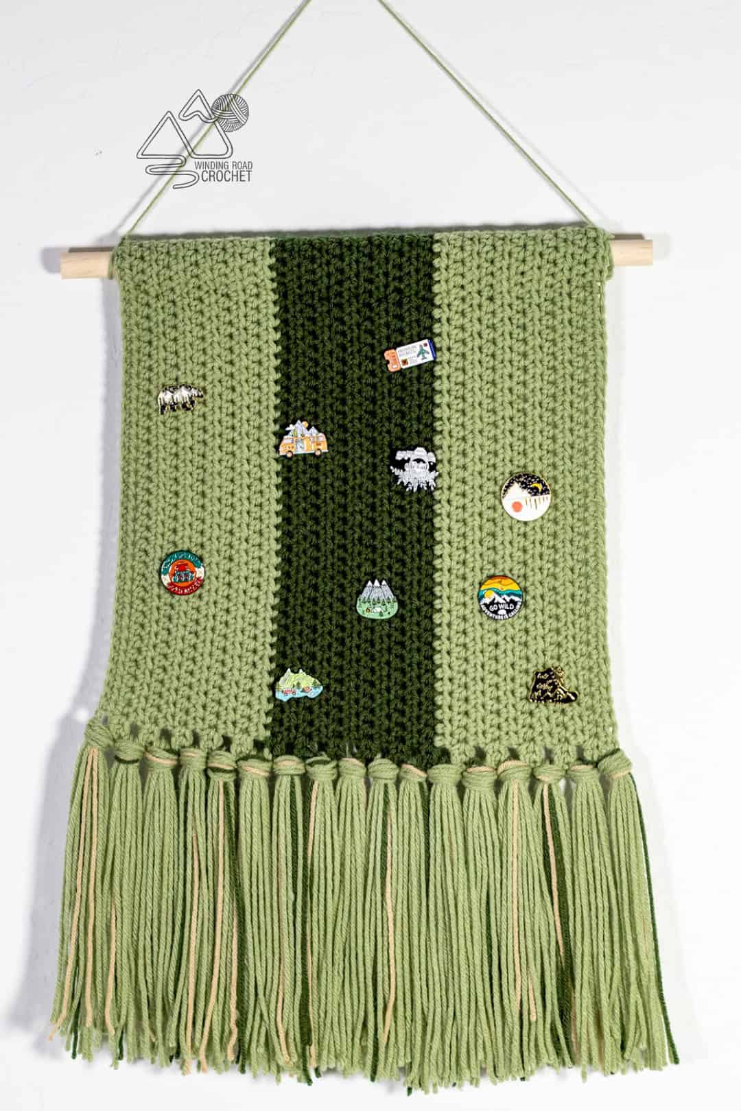 Crochet Pin Banner for Collectors: Free Pattern and Video Tutorial ...